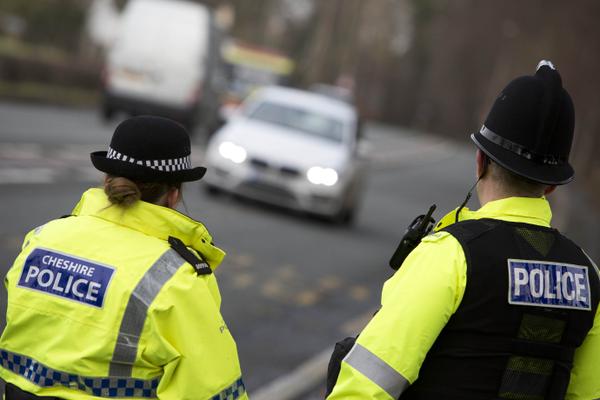 Taxi driver praised for helping police