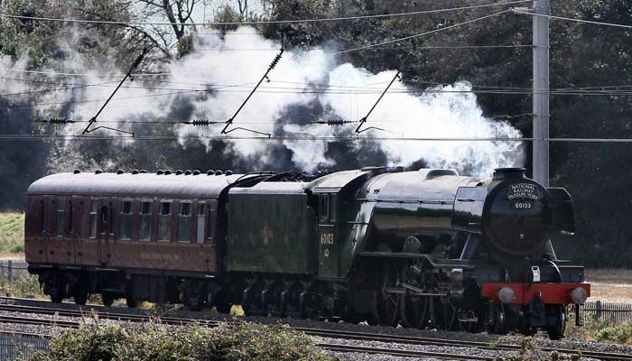 Iconic Flying Scotsman passes through Warrington