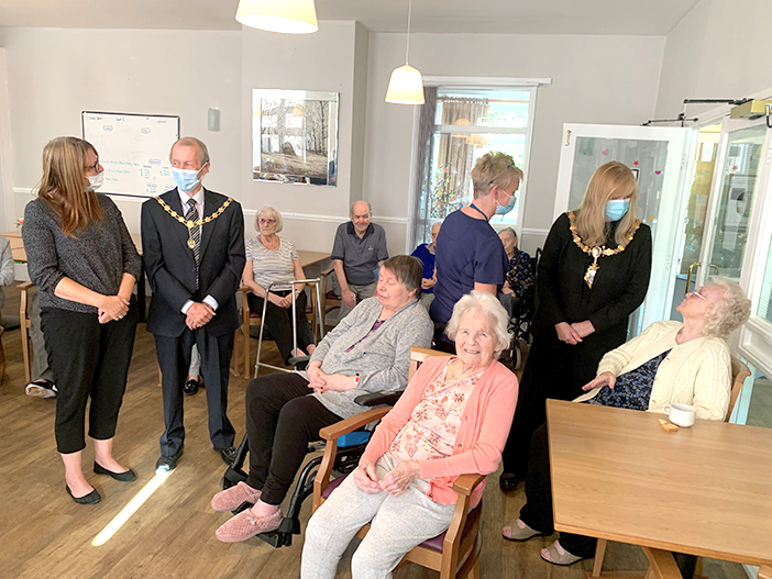 Mayor joins care home residents to remember the Queen
