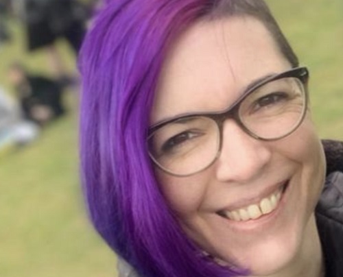 Social worker shares her experience with students